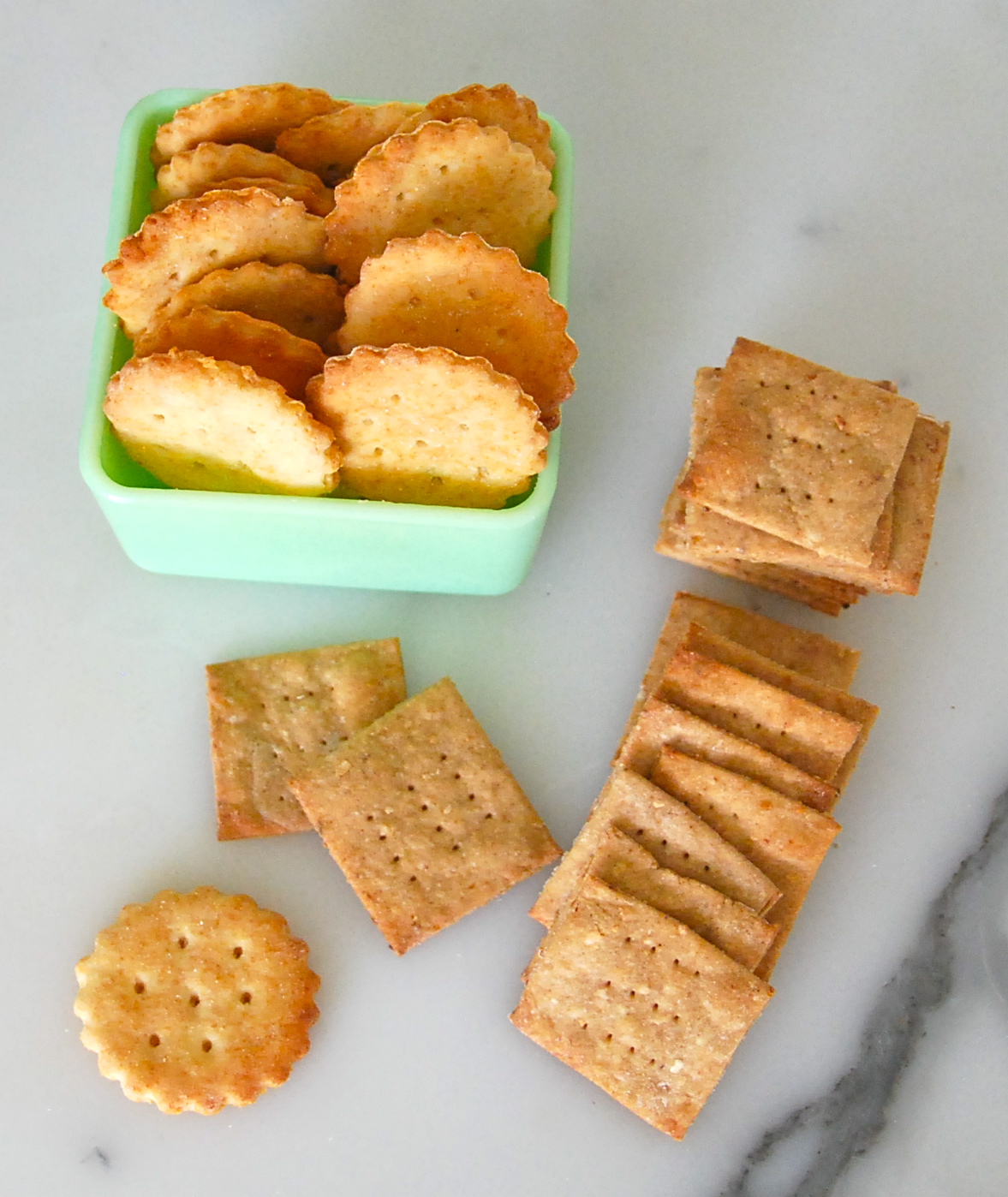 My Recession Kitchen...and garden: Daring Bakers' Challenge: Crackers