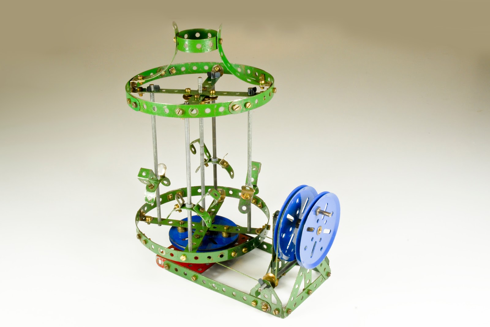 Ralph and Sue's Meccano News: String!