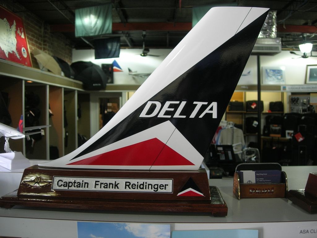 Legacy Tails by Mad Dog Gear: Delta 767ER Tail Old Widget Paint Scheme