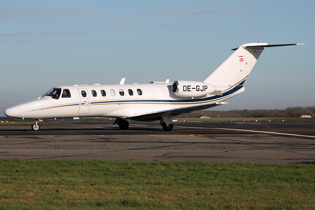 LONDON BIGGIN HILL AIRPORT EGKB/BQH IMAGES by Terry Wade: OE-GJP C25B ...