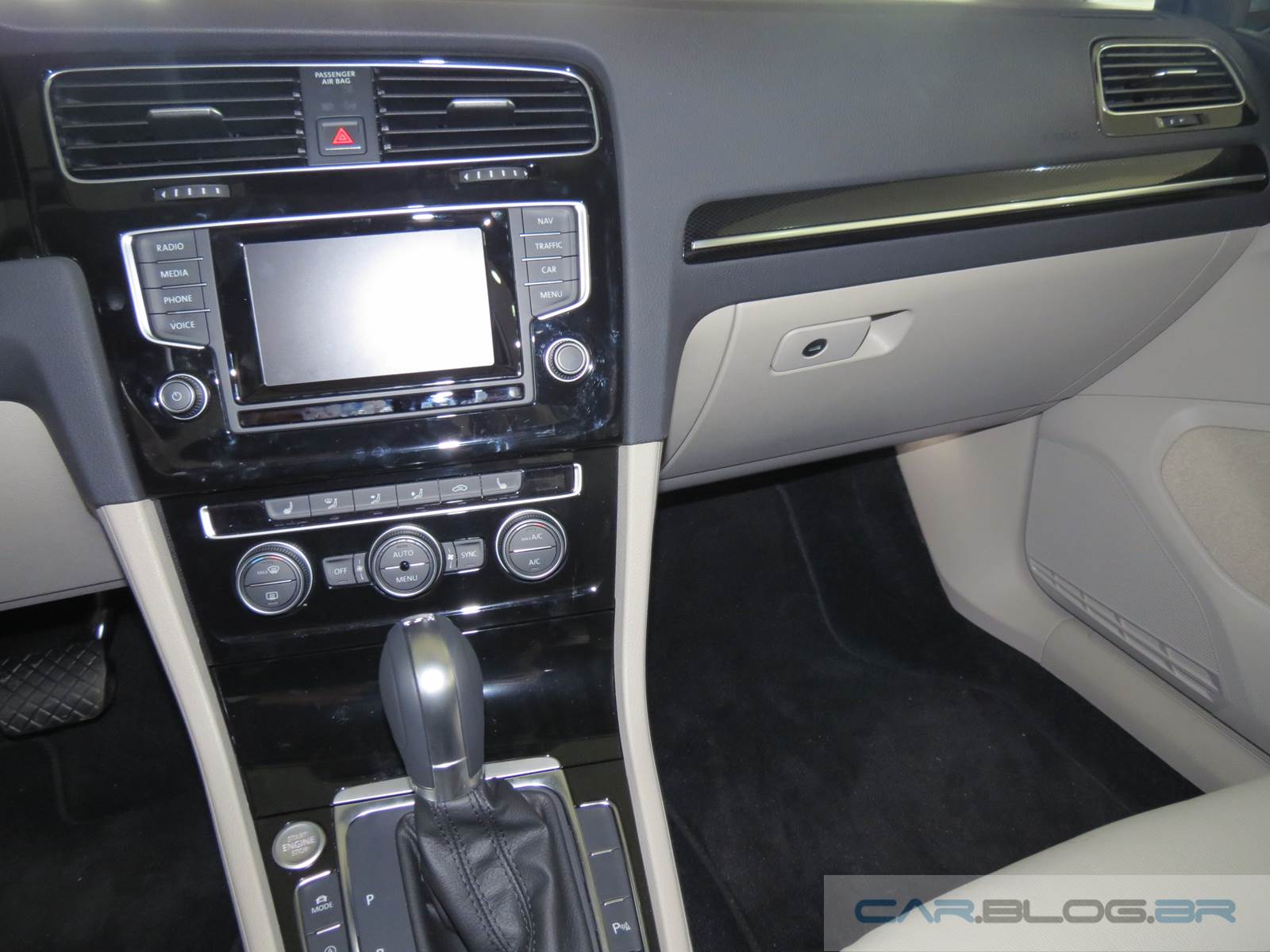 VW Golf 2015 Highline Exclusive: vídeo e detalhes internos