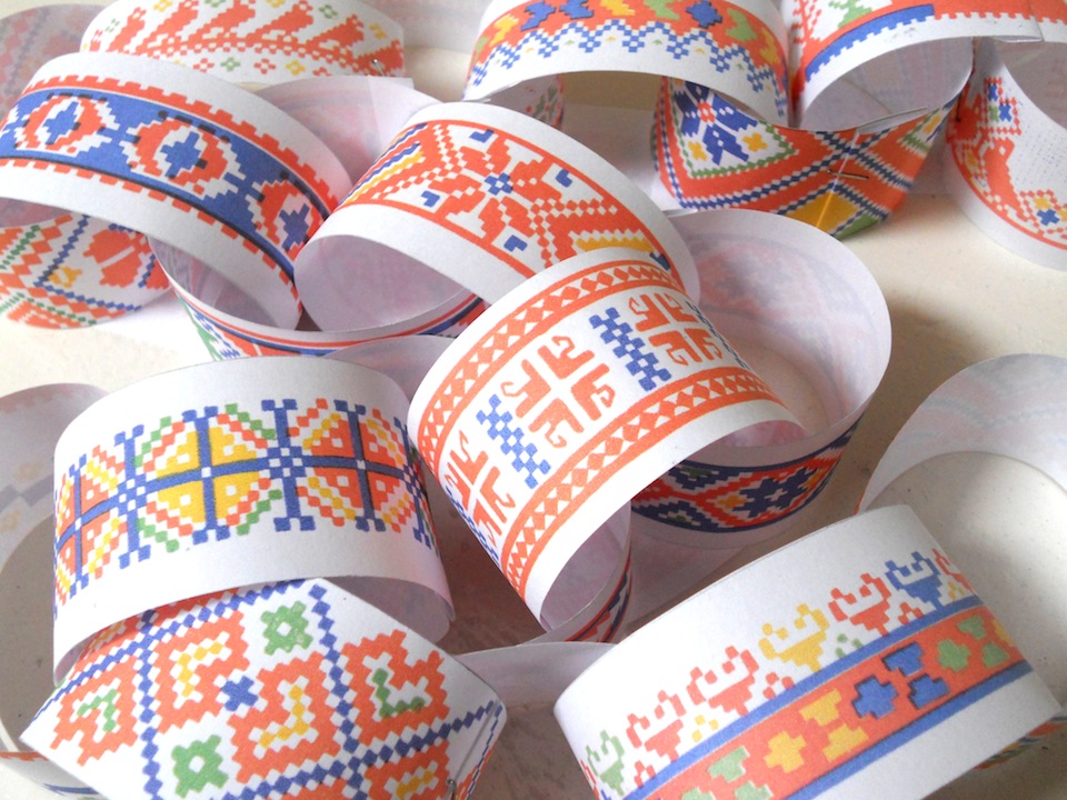 Through The Round Window: D.I.Y. Paper Chains