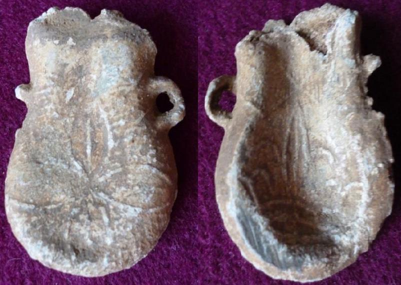 Medieval Ampullas: Medieval Decorated Lead Ampulla