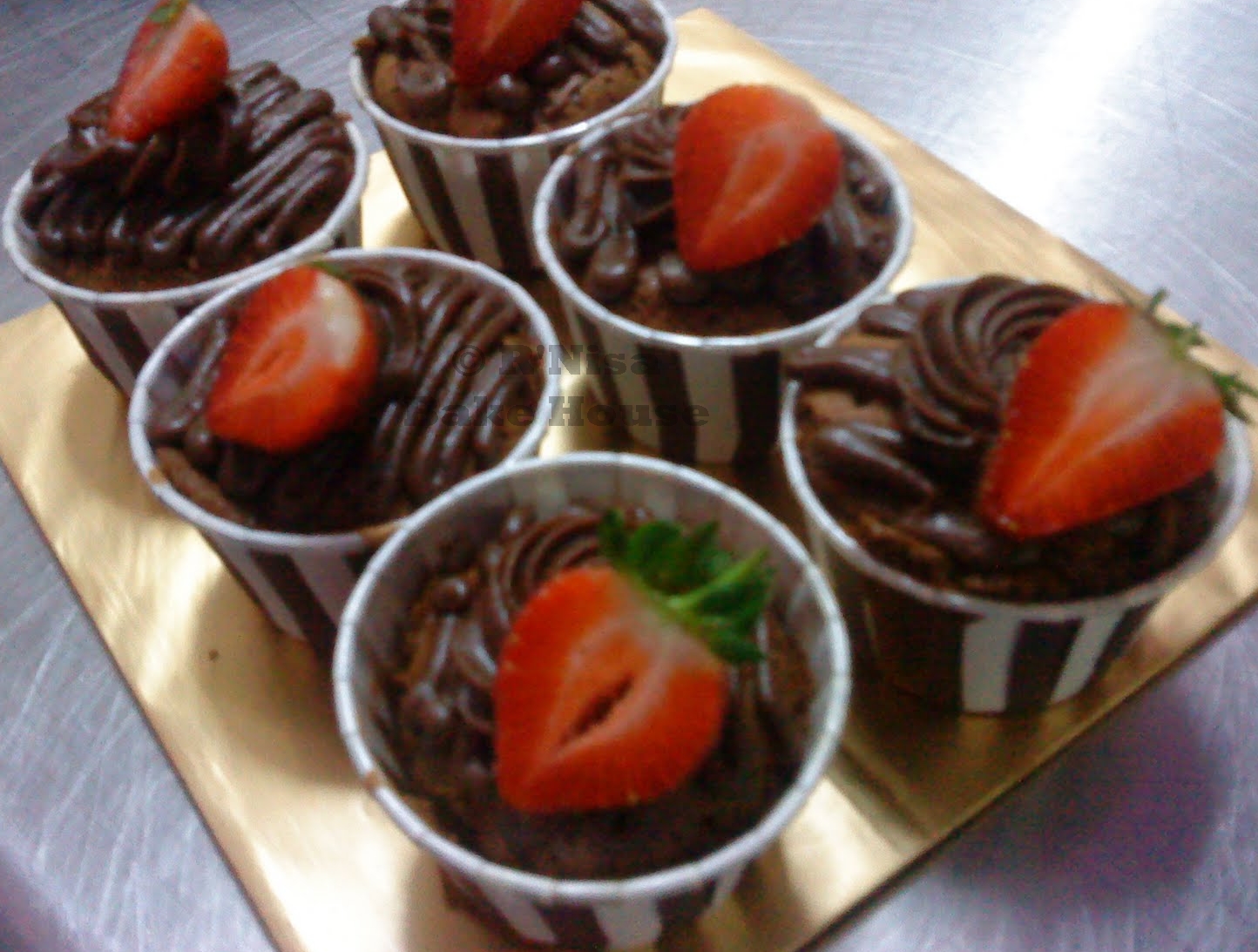 R'NISA BAKE HOUSE: Kek Cawan dan Muffin
