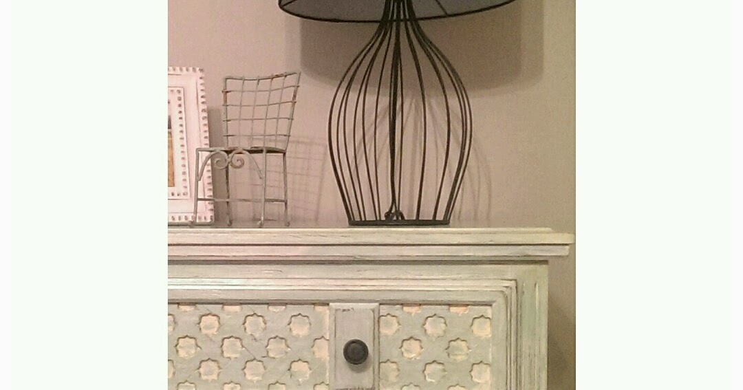 Mullens Home: Dressing Up a Dresser