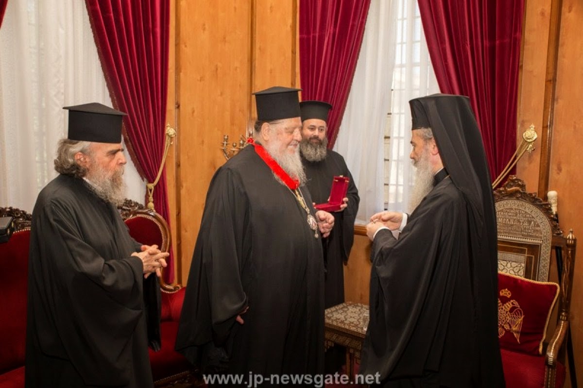 ΤΟΝ ΜΗΤΡΟΠΟΛΙΤΗ ΦΛΩΡΙΝΑΣ ΠΑΡΑΣΗΜΟΦΟΡΗΣΕ Ο ΠΑΤΡΙΑΡΧΗΣ ΙΕΡΟΣΟΛΥΜΩΝ... ΤΟΥ ...