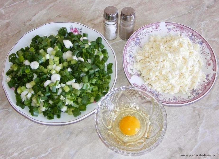 Placinta cu ceapa verde | Preparatedevis.ro