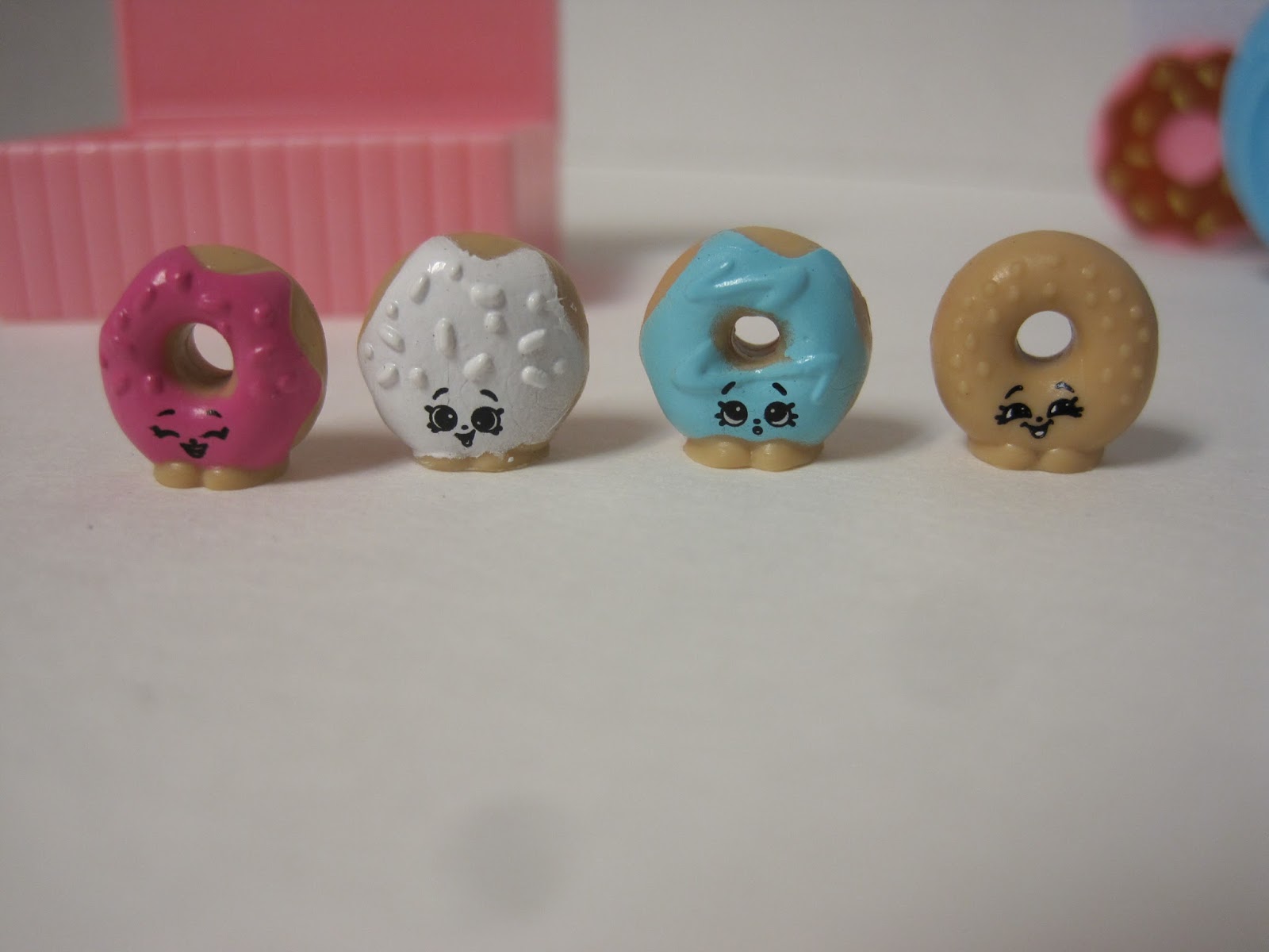 Never Grow Up: A Mom's Guide to Dolls and More: Shopkins Shoppies ...