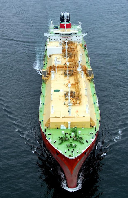 BUQUE LNG BRITISH EMERALD