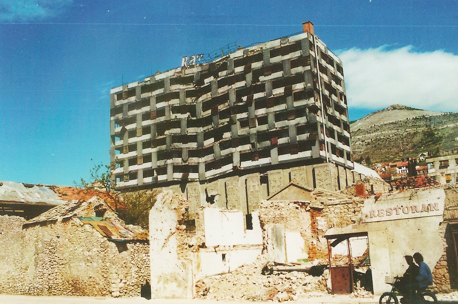 I LOVE BOSNIA VOLIM TE: Photos of Mostar during the war and postwar ...
