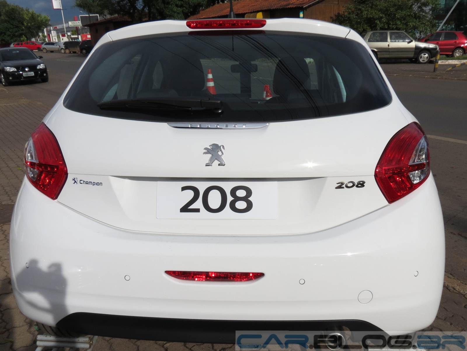 Peugeot 208 Griffe Automático: fotos, preço, consumo e ficha técnica ...