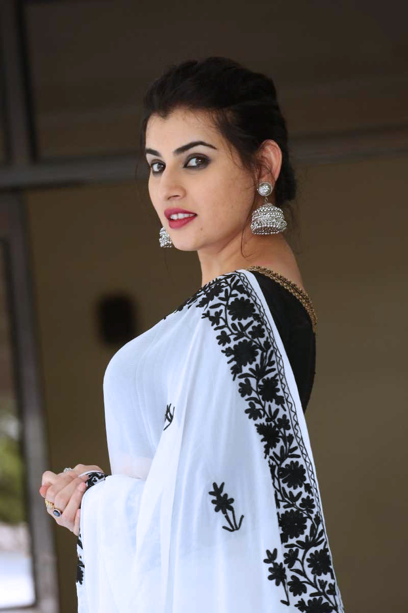 Archana Shastry Cute Photos in White Saree and Black Blouse - Media ...