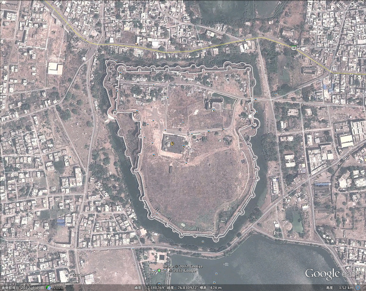 南アジアの歴史遺産: グルバルガ—城・ジャマーマスジド Gulbarga Fort and Jama Masjid