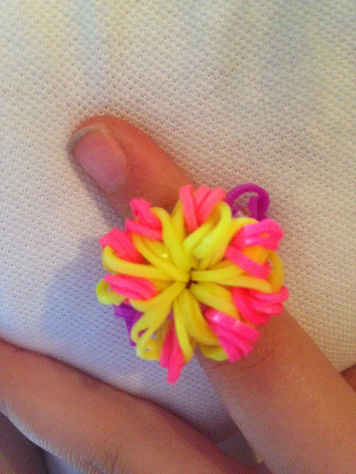 LA Loom Bands: cool , amazing , colorful , exciting loom band flower ...