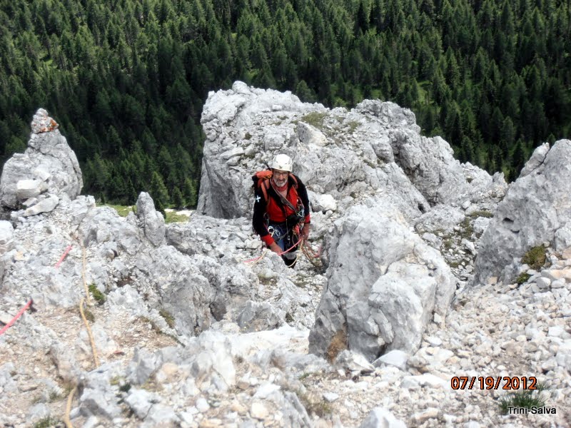 TRINI Y SALVA: Spigolo Alpini a la Pirámide del Col dei Bos, 2.400 m.