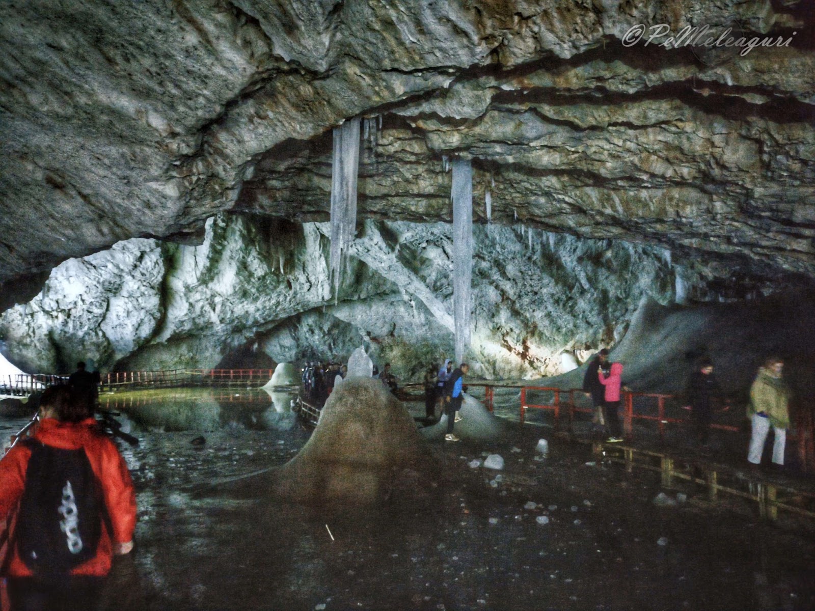 Atracții turistice în Alba: Peștera Ghețarul de la Scărișoara și ...