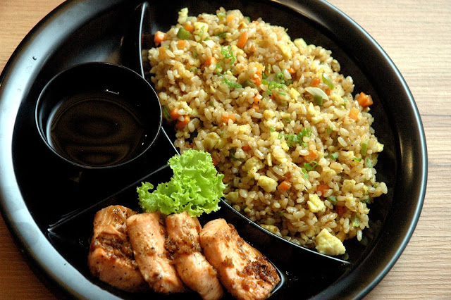 DUDE FOR FOOD: Express Japanese at Yumi Express, Now Open at Uptown Mall.