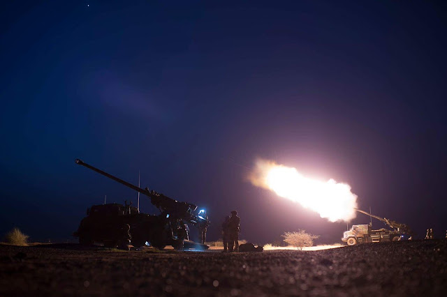 Asian Defence News: Illumination rounds fired from French Army Caesar ...