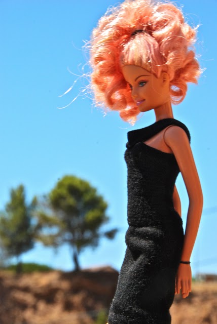 Barbie de paseo por Barcelona