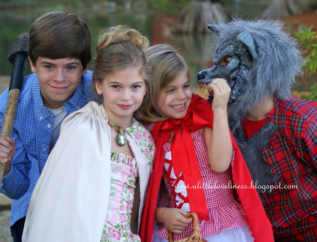 A Little Loveliness: Little Red Riding Hood: A Story in Pictures