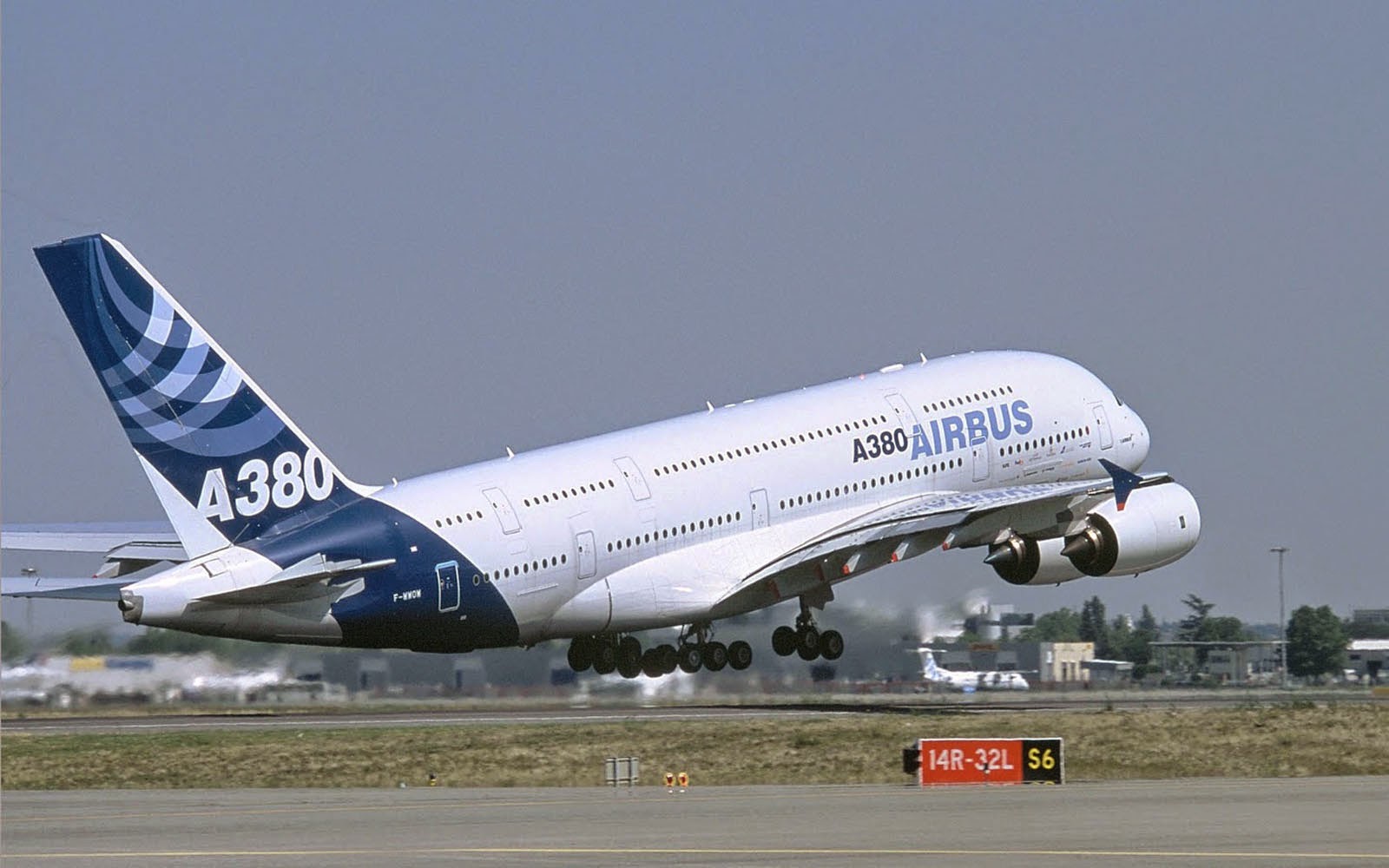 Desktop Wallpapers: Airbus A-380 Wallpapers