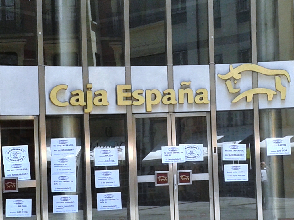 RAZÓN Y JUSTICIA: CAJA ESPAÑA EMPAPELADA