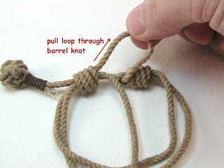 Knots and fiber bracelets: how to adjust the slip-knot rope bracelet