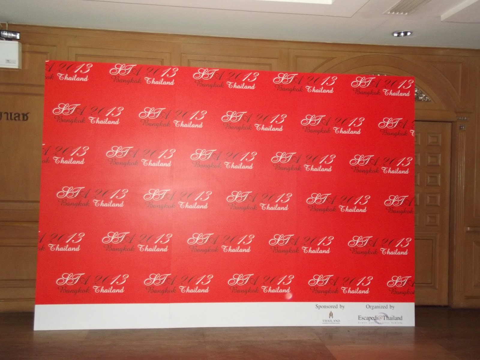 หจก.บี ยัวร์ อาร์ท รับออกแบบกราฟฟิก ทำป้าย ป้ายไดคัท สแตนดี้ แบคดรอป ...