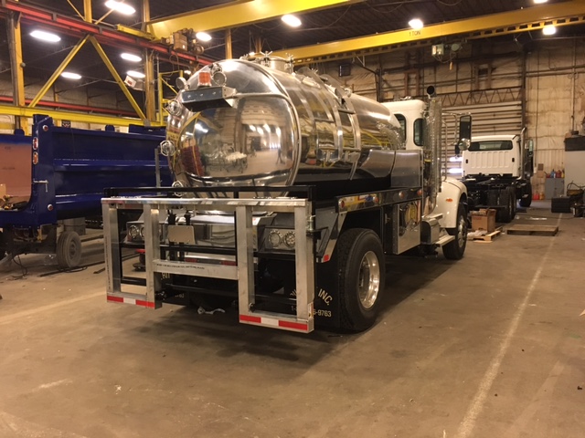 Bigtruckbrad's World of Work Trucks: Peterbilt 337 Portable Toilet ...