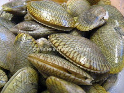 Elinluv's Tidbits Corner: Savory Clams With Basil/ 'Yee Heong' Lala