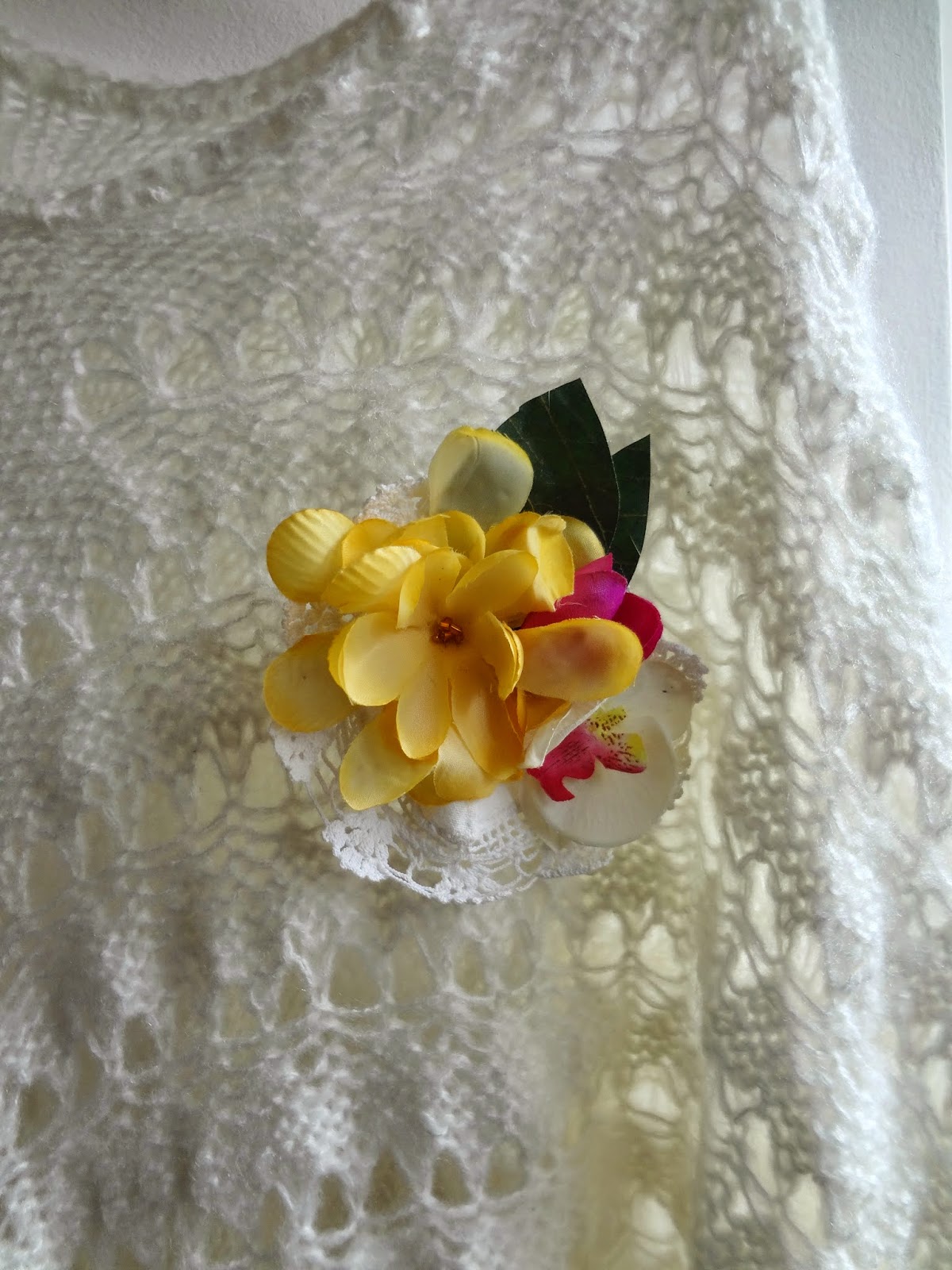 Little Treasures: DIY - A Flower Brooch to Celebrate March