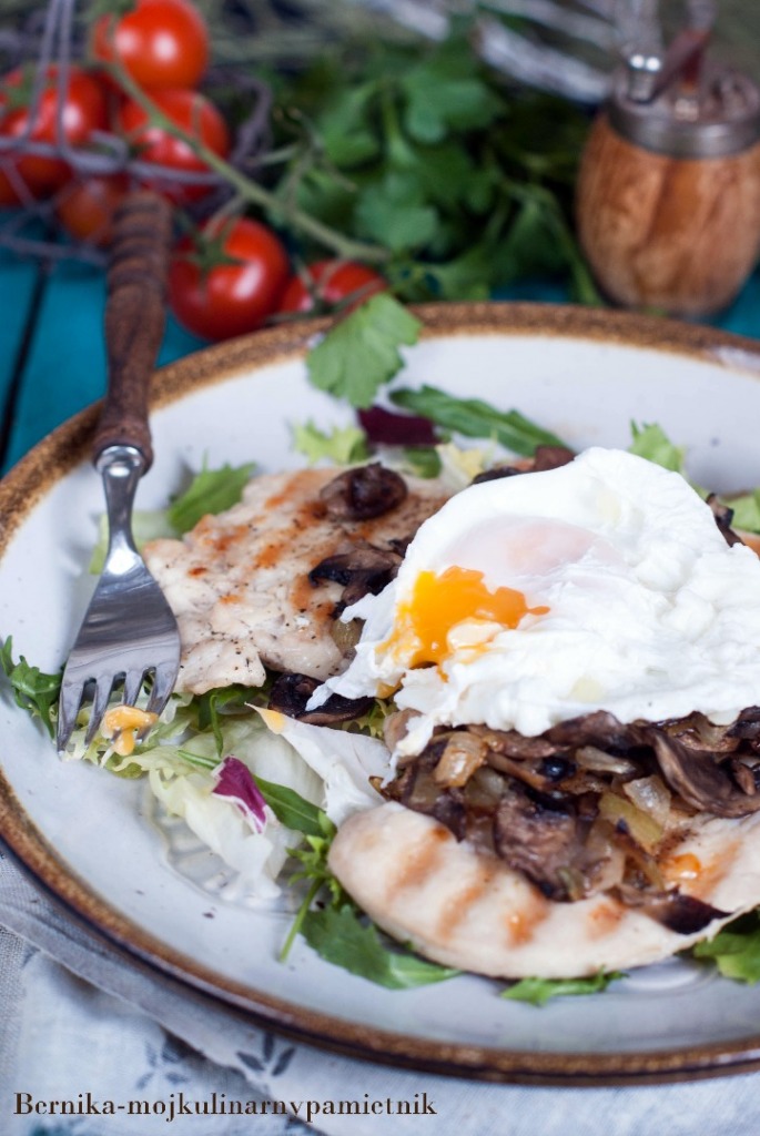 Bryzol z kurczaka pieczarkami i jajkiem w koszulce | Bernika - mój ...