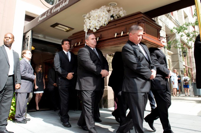 Video of Joan Rivers' Casket Being Carried to Crematorium