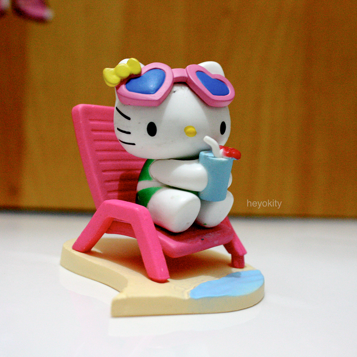 pusang maganda: hello kitty relax figurine collection