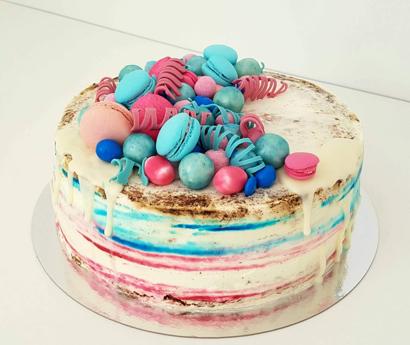 Prinsessa ja koko kakkuvaltakunta: Tytölle ja pojalle yhteinen kakku