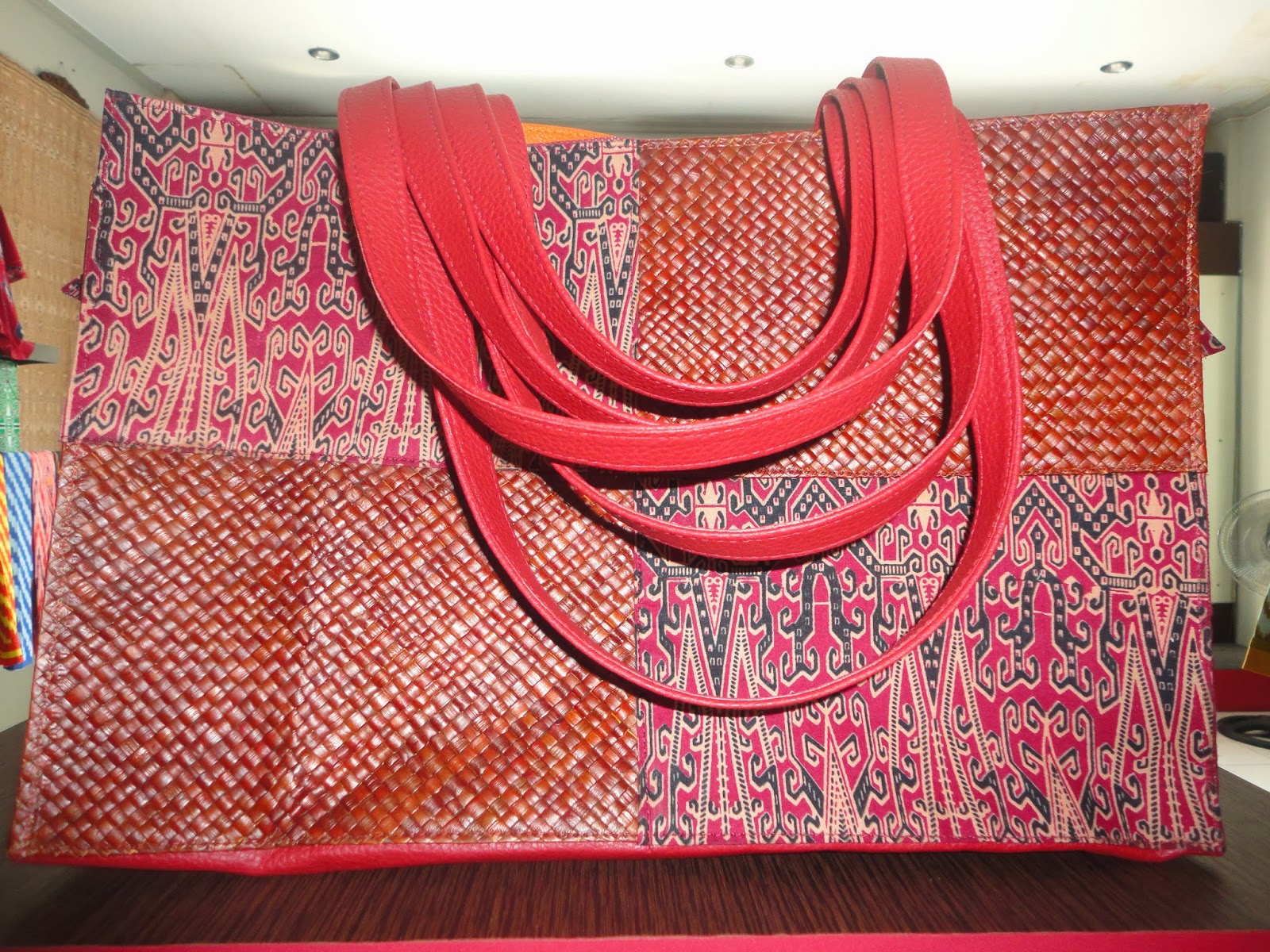 Batik Motif Dayak Khas Kalimantan, : Pernak Pernik ( Tas, Kerajinan ...