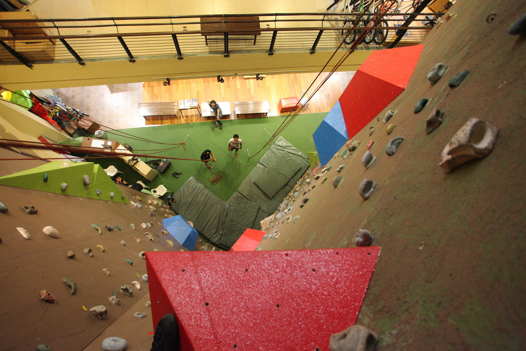 Power Up with R.O.X.'s new 40-foot wall climbing facility at the Fort ...