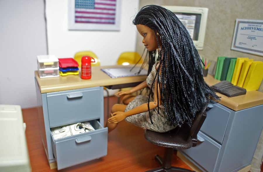 Fashion Dolls at Van's Doll Treasures: China's Day At Work (Photostory)