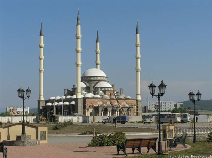 Places or Travel: Akhmad Kadyrov Mosque in Grozny — Chechnya