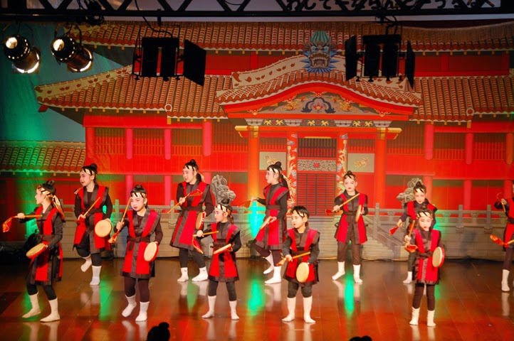Okinawa Brasil: TEATRO DE OKINAWA - UCHINAA SHIBAI