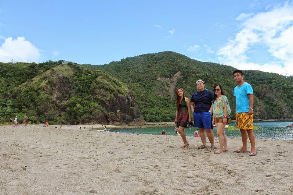 The Quaint Traveler: Baler Lighthouse & Dicasalarin Cove, Baler, Aurora