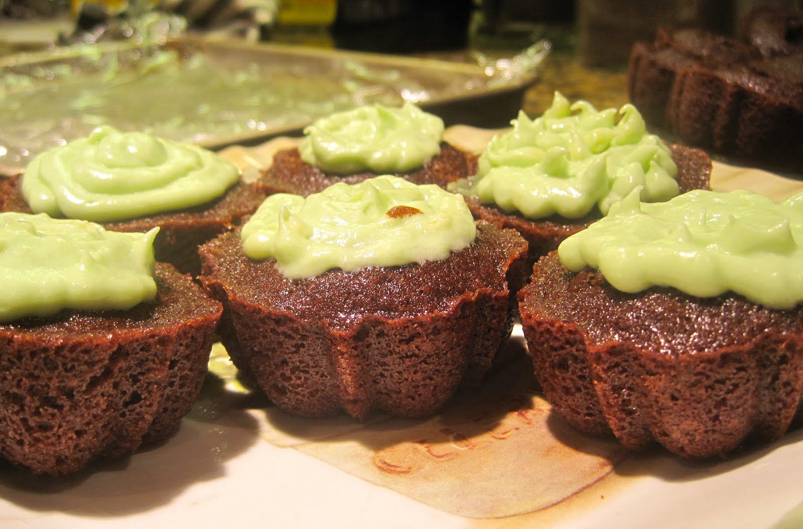 Nightly Noms: Harry Potter Sweets: "Cauldron Cakes"