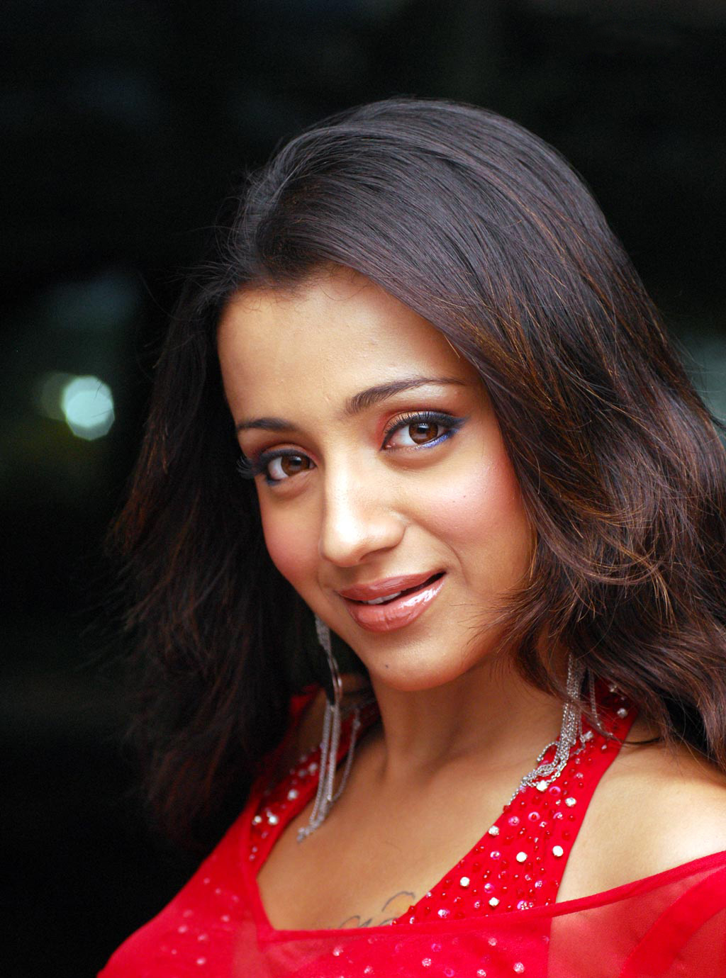 actress: Trisha :Hi Mbians, Ivvala na mogudu maa intlo oka special ...