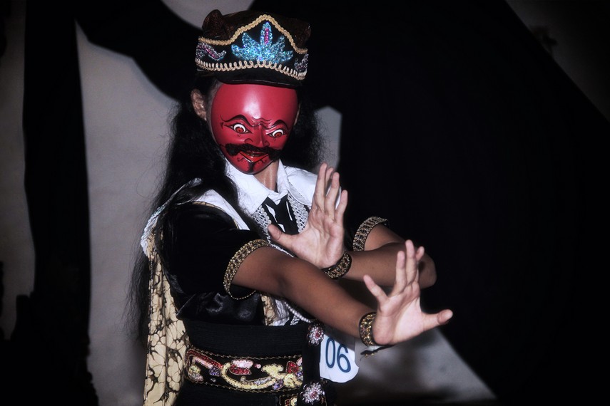 Tari Topeng Temenggung, Tarian Tradisional Dari Jawa Barat - Cinta ...