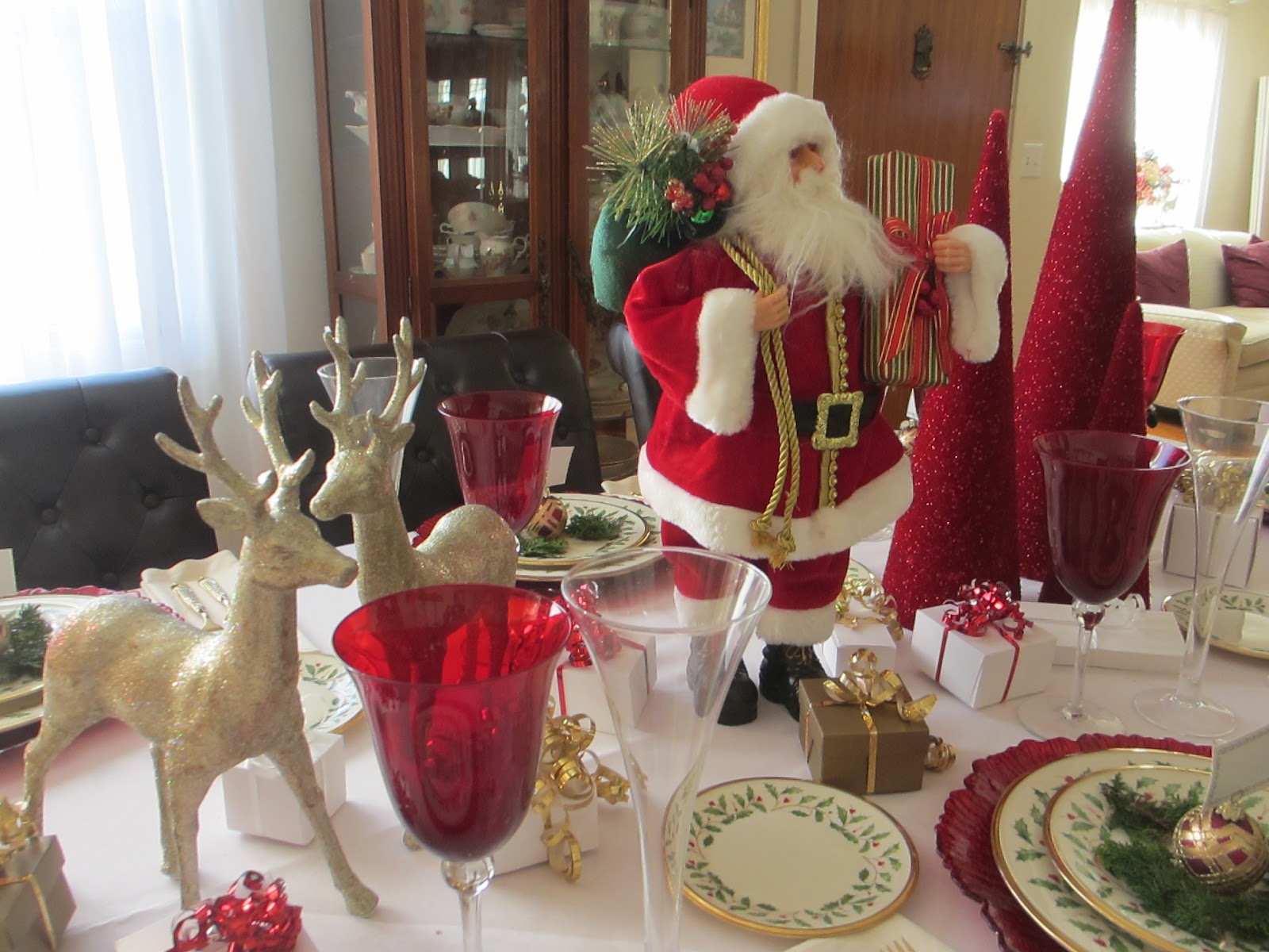 The Welcomed Guest: Lenox Holiday Christmas Tablescape