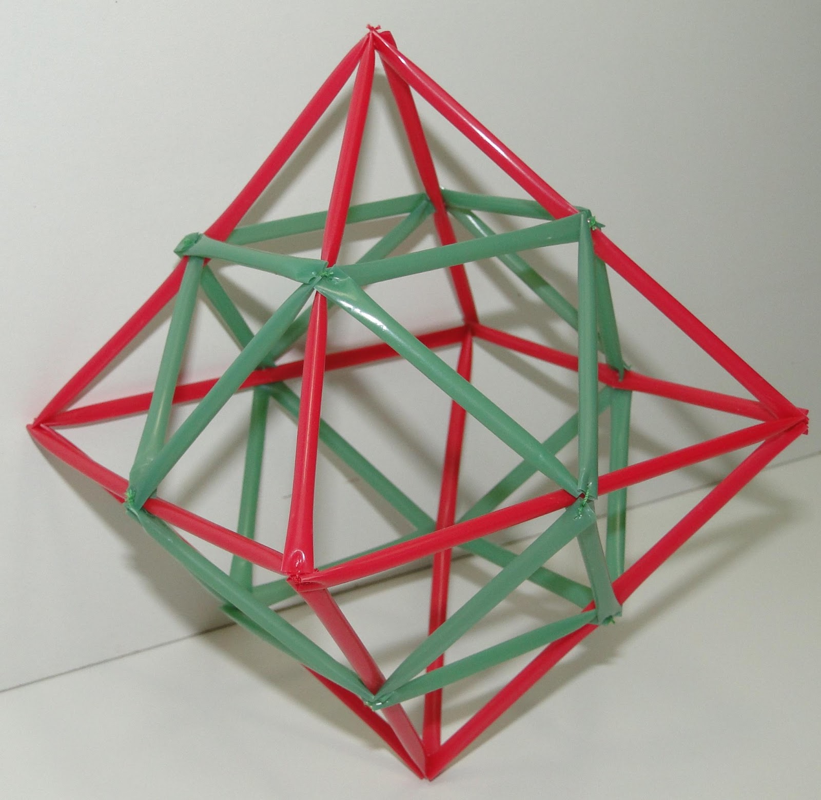 Poliedros de Canudos: O Cubo-octaedro