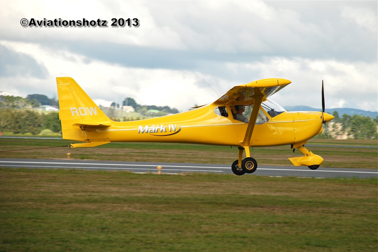 Aviationshotz: A Tow Plane and Gliders