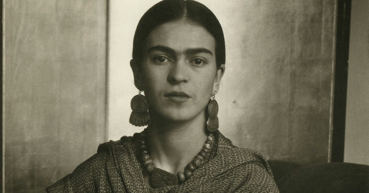 40 Fascinating Black and White Portraits of Frida Kahlo From Between ...