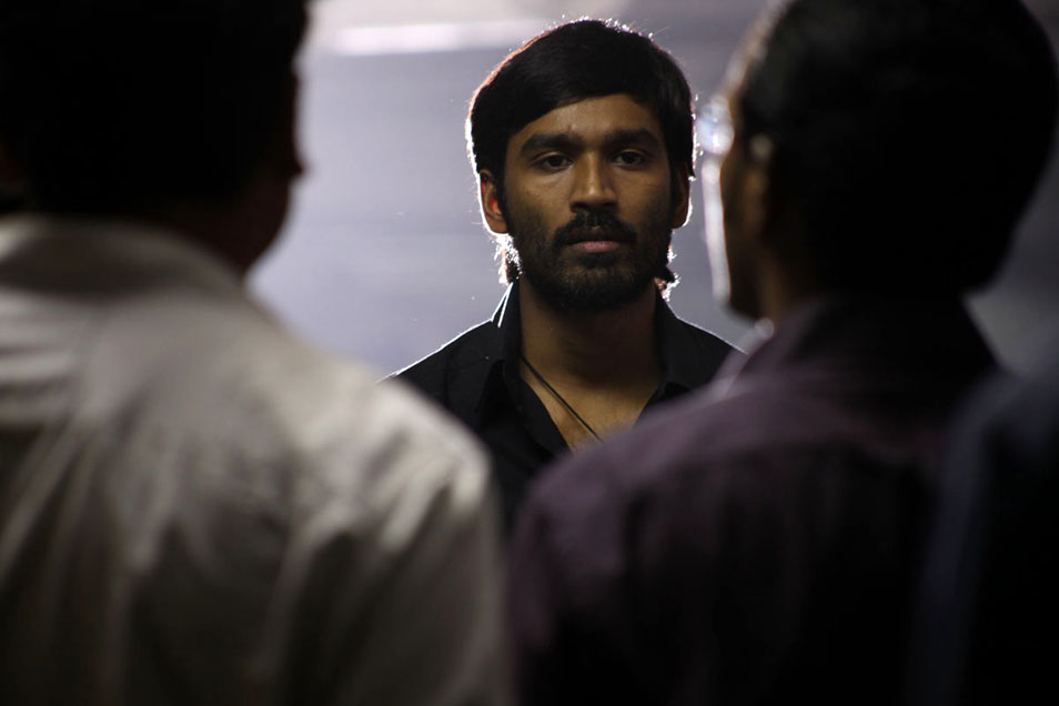 Dhanush Shruthi Hassan Three Movie Stills - Eyes Tube