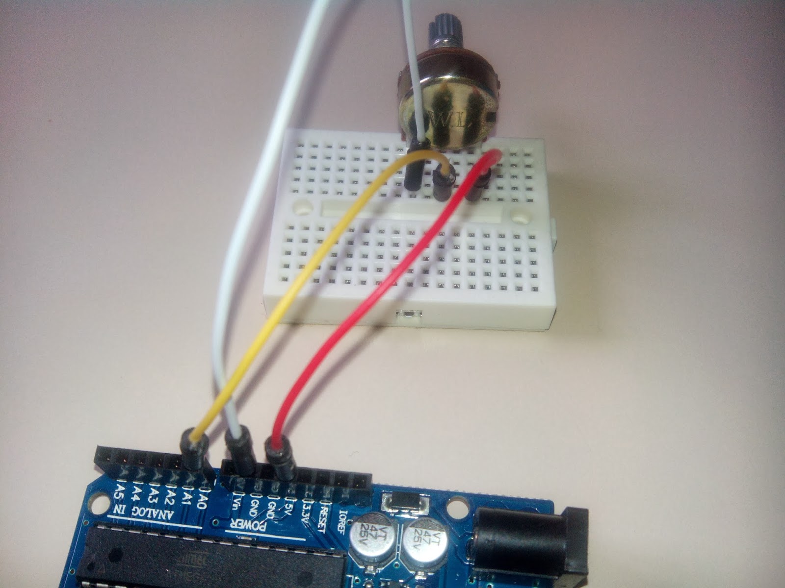 ARDUINO: ENCENDIDO PROGRESIVO DE 5 LEDS CON UN POTENCIÓMETRO ARDUINO: ENCENDIDO PROGRESIVO DE 5 LEDS CON UN POTENCIÓMETRO